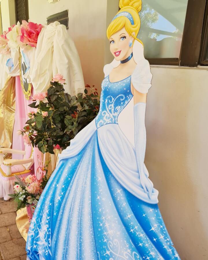 Cinderella Table Setting - Wish Upon a Party