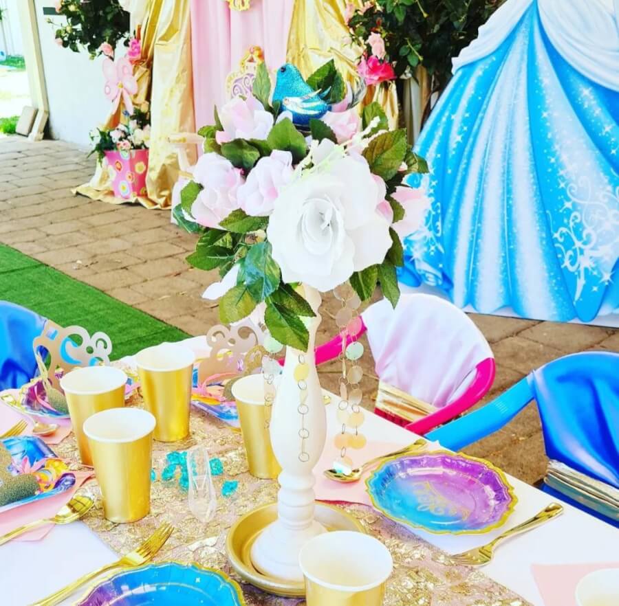 Cinderella Table Setting - Wish Upon a Party