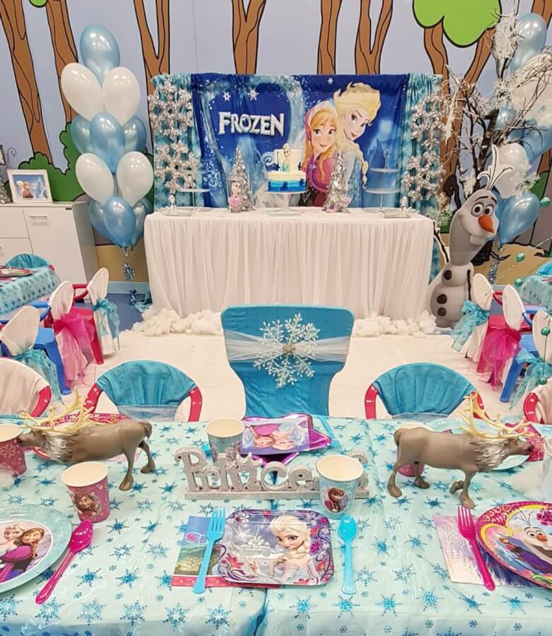 Frozen setting princess throne - Wish Upon a Party Frozen setting princess throne - Wish Upon a Party